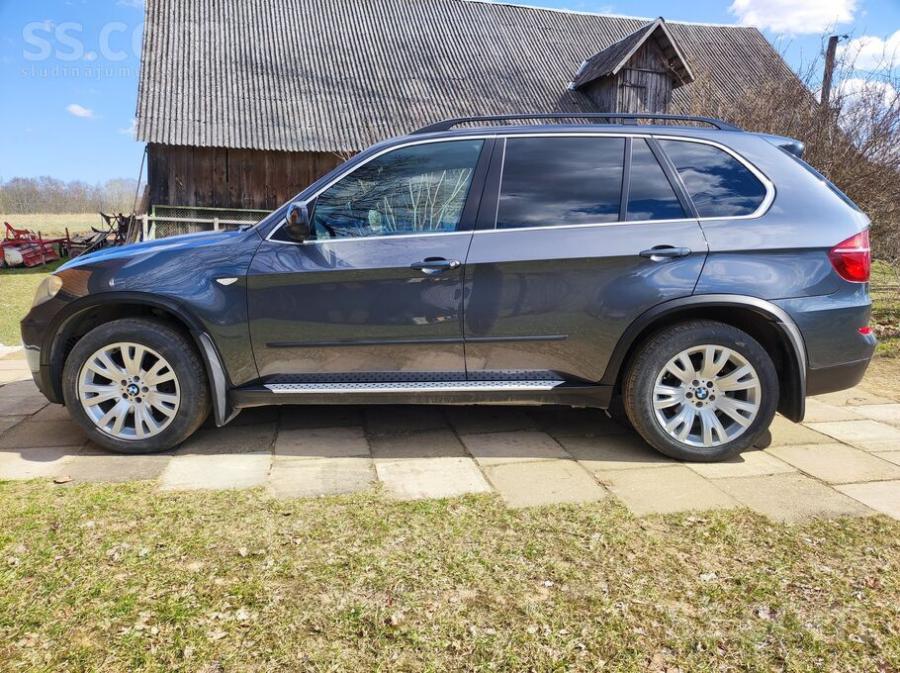 Grey BMW X5 2011 in Cesis, with an engine capacity of 3.00 L and mileage of 305 thousand km for 12350 €, photo 17 on AUTOMOTO.COM.LV