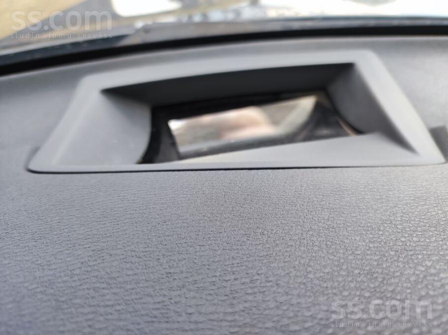 Grey BMW X5 2011 in Cesis, with an engine capacity of 3.00 L and mileage of 305 thousand km for 12350 €, photo 19 on AUTOMOTO.COM.LV