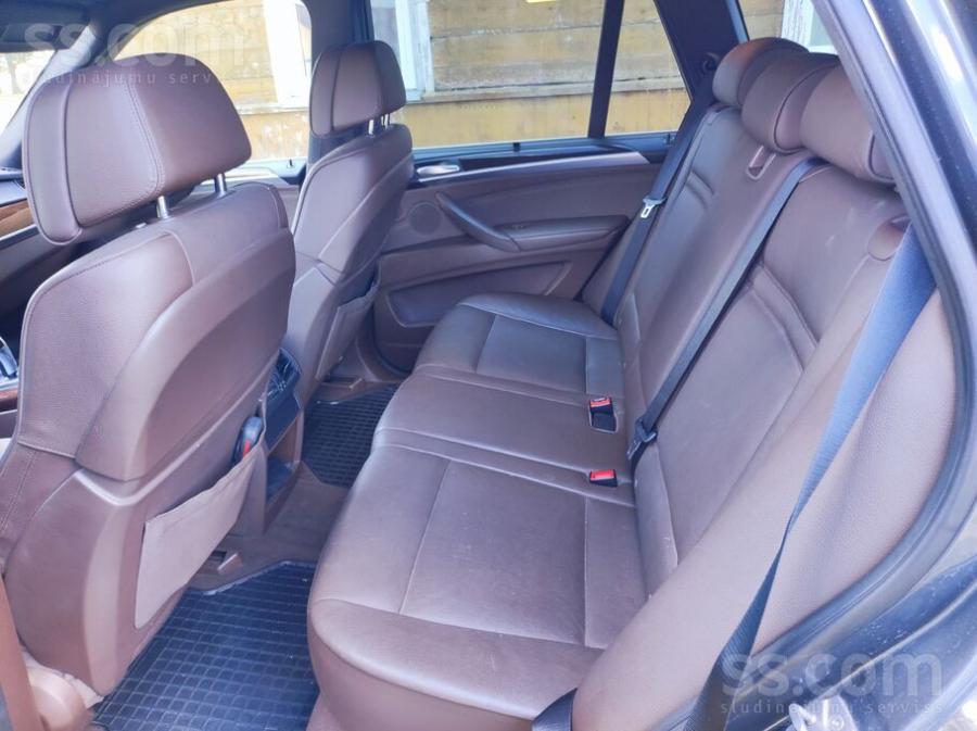 Grey BMW X5 2011 in Cesis, with an engine capacity of 3.00 L and mileage of 305 thousand km for 12350 €, photo 23 on AUTOMOTO.COM.LV