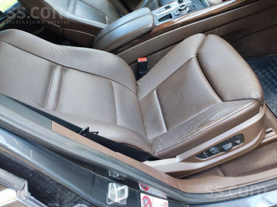 Grey BMW X5 2011 in Cesis, with an engine capacity of 3.00 L and mileage of 305 thousand km for 12350 €, photo 25 on AUTOMOTO.COM.LV