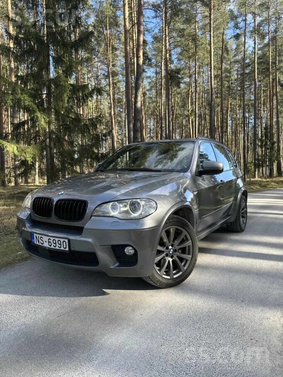 Pelēks BMW X5 2011 Rīga, ar dzinēja tilpumu 3.00 L un nobraukumu 256 tūkst. km par 12850 €, foto 1 vietnē AUTOMOTO.COM.LV