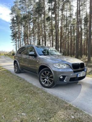Pelēks BMW X5 2011 Rīga, ar dzinēja tilpumu 3.00 L un nobraukumu 256 tūkst. km par 12850 €, foto 4 vietnē AUTOMOTO.COM.LV
