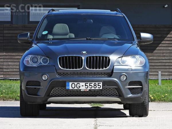 Pelēks BMW X5 2011 Rīga, ar dzinēja tilpumu 3.00 L un nobraukumu 374 tūkst. km par 12390 €, foto 2 vietnē AUTOMOTO.COM.LV