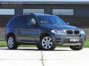 Pelēks BMW X5 2011 Rīga, ar dzinēja tilpumu 3.00 L un nobraukumu 374 tūkst. km par 12390 €, foto 4 vietnē AUTOMOTO.COM.LV
