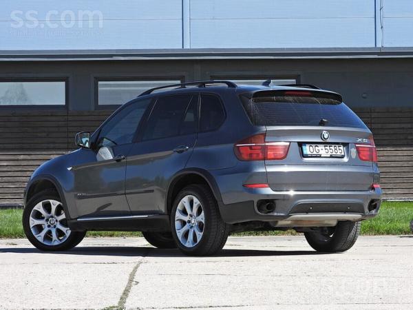 Pelēks BMW X5 2011 Rīga, ar dzinēja tilpumu 3.00 L un nobraukumu 374 tūkst. km par 12390 €, foto 5 vietnē AUTOMOTO.COM.LV