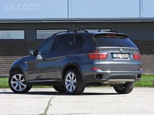 Pelēks BMW X5 2011 Rīga, ar dzinēja tilpumu 3.00 L un nobraukumu 374 tūkst. km par 12390 €, foto 6 vietnē AUTOMOTO.COM.LV