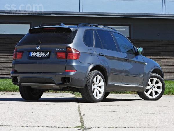 Pelēks BMW X5 2011 Rīga, ar dzinēja tilpumu 3.00 L un nobraukumu 374 tūkst. km par 12390 €, foto 7 vietnē AUTOMOTO.COM.LV
