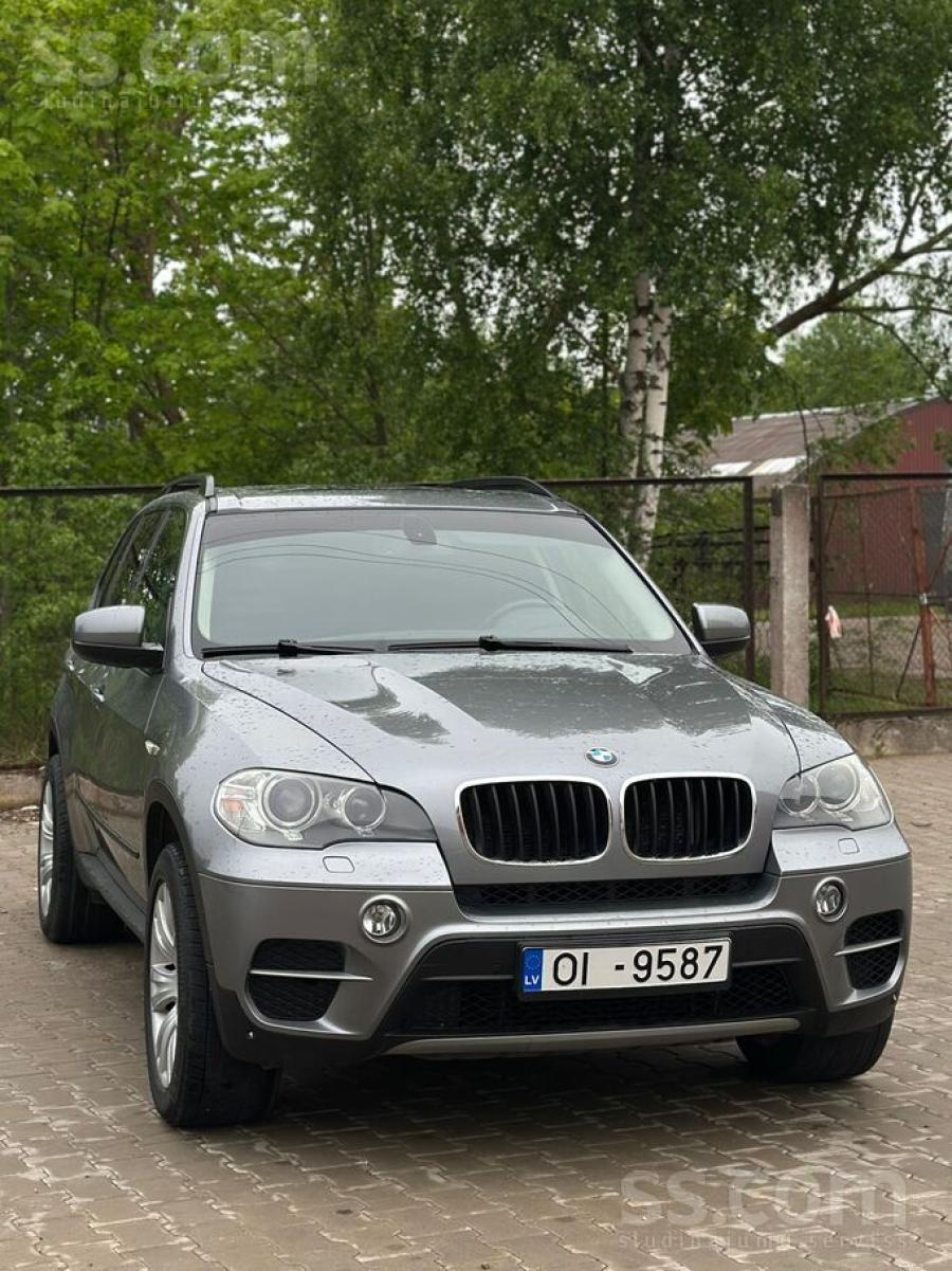 Pelēks BMW X5 2011 Rēzekne, ar dzinēja tilpumu 3.00 L un nobraukumu 244 tūkst. km par 12000 €, foto 1 vietnē AUTOMOTO.COM.LV