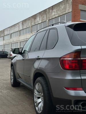 Pelēks BMW X5 2011 Rēzekne, ar dzinēja tilpumu 3.00 L un nobraukumu 244 tūkst. km par 12000 €, foto 12 vietnē AUTOMOTO.COM.LV