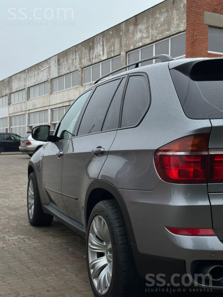 Pelēks BMW X5 2011 Rēzekne, ar dzinēja tilpumu 3.00 L un nobraukumu 244 tūkst. km par 12000 €, foto 12 vietnē AUTOMOTO.COM.LV