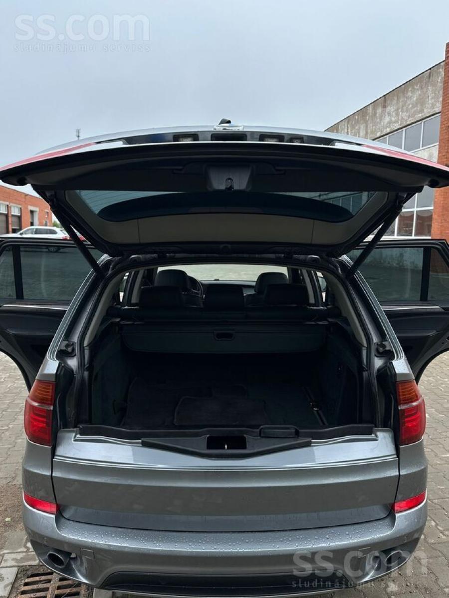 Pelēks BMW X5 2011 Rēzekne, ar dzinēja tilpumu 3.00 L un nobraukumu 244 tūkst. km par 12000 €, foto 13 vietnē AUTOMOTO.COM.LV