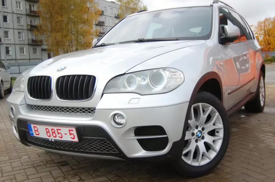 Grey BMW X5 2011 in Jekabpils, with an engine capacity of 3.00 L and mileage of 289 thousand km for 11300 €, photo 1 on AUTOMOTO.COM.LV