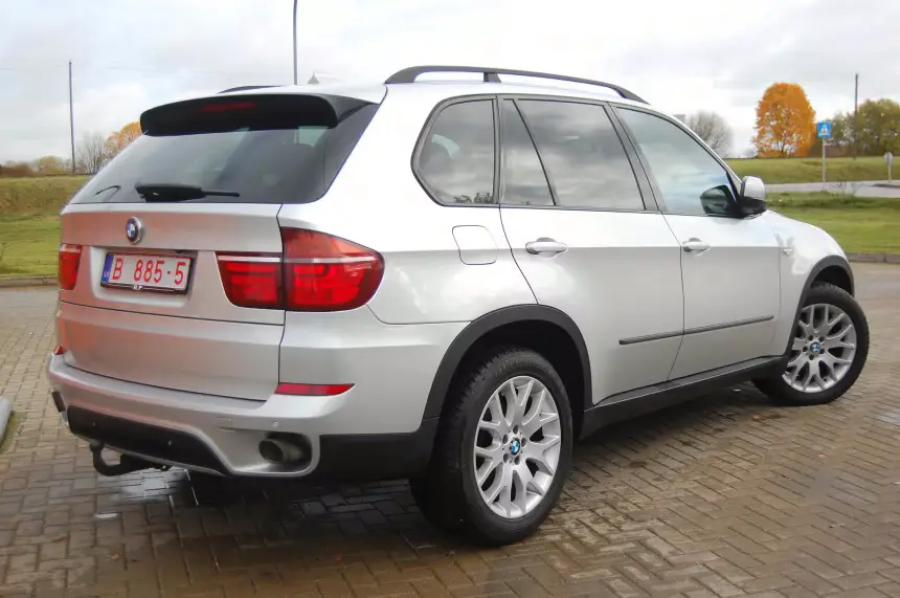 Grey BMW X5 2011 in Jekabpils, with an engine capacity of 3.00 L and mileage of 289 thousand km for 11300 €, photo 3 on AUTOMOTO.COM.LV