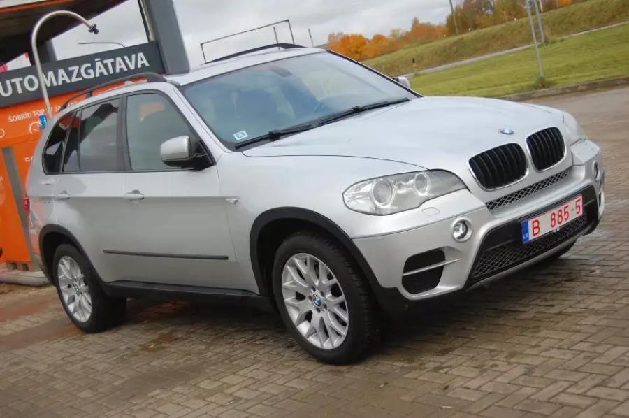 Grey BMW X5 2011 in Jekabpils, with an engine capacity of 3.00 L and mileage of 289 thousand km for 11300 €, photo 6 on AUTOMOTO.COM.LV