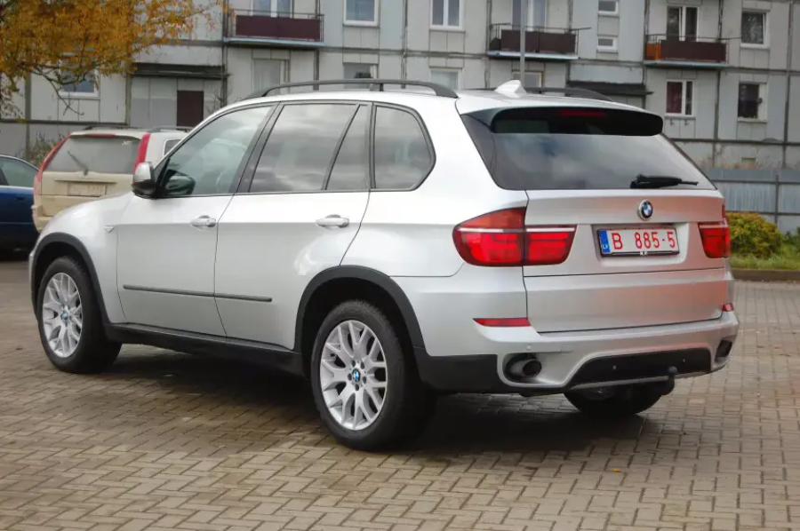 Grey BMW X5 2011 in Jekabpils, with an engine capacity of 3.00 L and mileage of 289 thousand km for 11300 €, photo 11 on AUTOMOTO.COM.LV