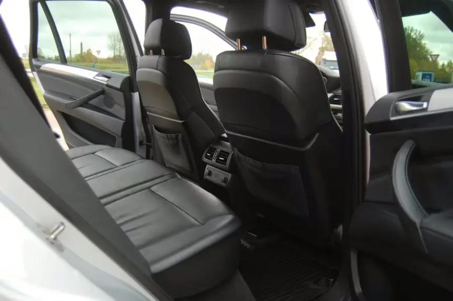 Grey BMW X5 2011 in Jekabpils, with an engine capacity of 3.00 L and mileage of 289 thousand km for 11300 €, photo 15 on AUTOMOTO.COM.LV