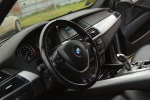 Grey BMW X5 2011 in Jekabpils, with an engine capacity of 3.00 L and mileage of 289 thousand km for 11300 €, photo 18 on AUTOMOTO.COM.LV