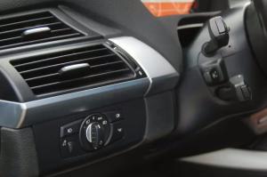 Grey BMW X5 2011 in Jekabpils, with an engine capacity of 3.00 L and mileage of 289 thousand km for 11300 €, photo 19 on AUTOMOTO.COM.LV