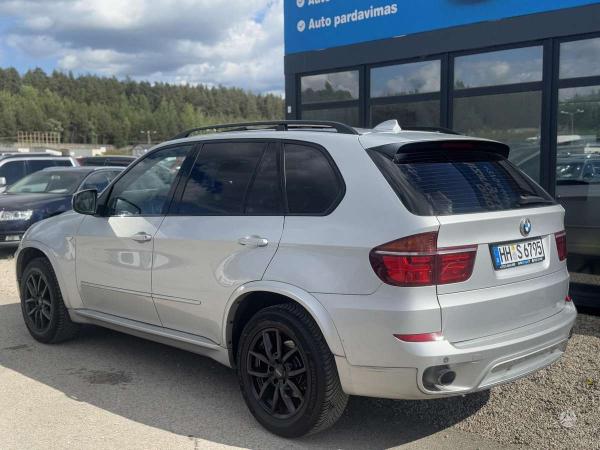 Grey BMW X5 2011 in Vilnius, with an engine capacity of 3.00 L and mileage of 231 thousand km for 10350 €, photo 3 on AUTOMOTO.COM.LV