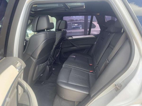 Grey BMW X5 2011 in Vilnius, with an engine capacity of 3.00 L and mileage of 231 thousand km for 10350 €, photo 6 on AUTOMOTO.COM.LV