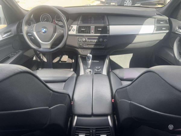 Grey BMW X5 2011 in Vilnius, with an engine capacity of 3.00 L and mileage of 231 thousand km for 10350 €, photo 9 on AUTOMOTO.COM.LV