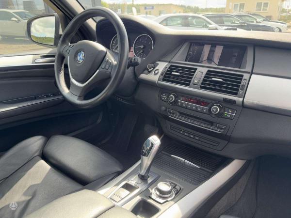 Grey BMW X5 2011 in Vilnius, with an engine capacity of 3.00 L and mileage of 231 thousand km for 10350 €, photo 10 on AUTOMOTO.COM.LV