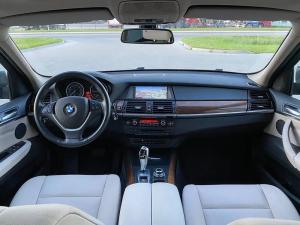 Grey BMW X5 2011 in Cesis, with an engine capacity of 3.00 L and mileage of 309 thousand km for 11750 €, photo 14 on AUTOMOTO.COM.LV
