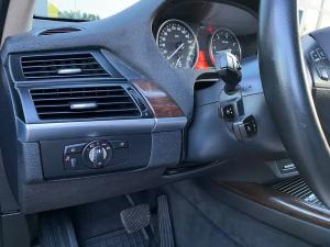Grey BMW X5 2011 in Cesis, with an engine capacity of 3.00 L and mileage of 309 thousand km for 11750 €, photo 19 on AUTOMOTO.COM.LV