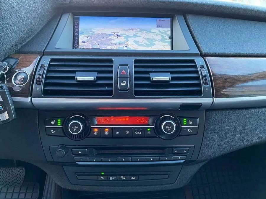 Grey BMW X5 2011 in Cesis, with an engine capacity of 3.00 L and mileage of 309 thousand km for 11750 €, photo 21 on AUTOMOTO.COM.LV