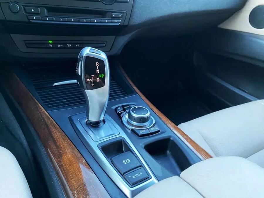 Grey BMW X5 2011 in Cesis, with an engine capacity of 3.00 L and mileage of 309 thousand km for 11750 €, photo 22 on AUTOMOTO.COM.LV