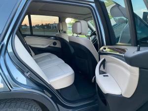 Grey BMW X5 2011 in Cesis, with an engine capacity of 3.00 L and mileage of 309 thousand km for 11750 €, photo 28 on AUTOMOTO.COM.LV