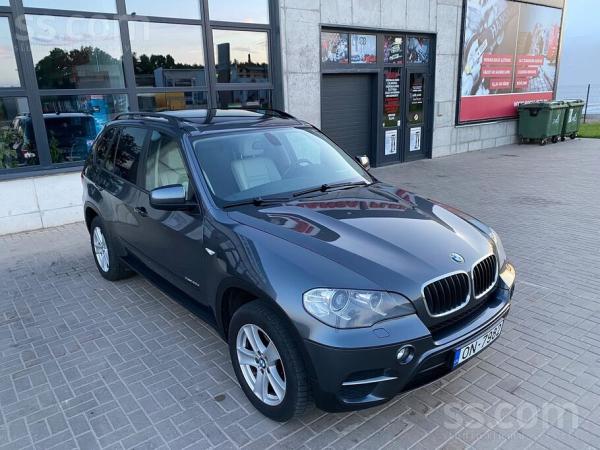 Pelēks BMW X5 2011 Cēsis, ar dzinēja tilpumu 3.00 L un nobraukumu 309 tūkst. km par 11750 €, foto 2 vietnē AUTOMOTO.COM.LV