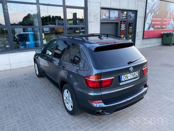 Pelēks BMW X5 2011 Cēsis, ar dzinēja tilpumu 3.00 L un nobraukumu 309 tūkst. km par 11750 €, foto 9 vietnē AUTOMOTO.COM.LV