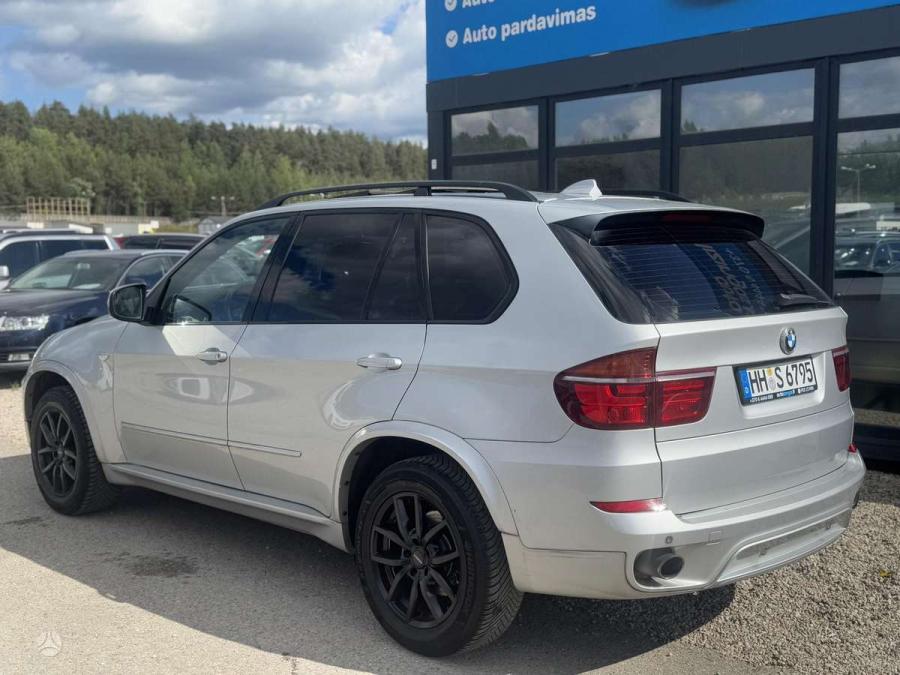 Pelēks BMW X5 2011 Viļņa, ar dzinēja tilpumu 3.00 L un nobraukumu 231 tūkst. km par 10350 €, foto 4 vietnē AUTOMOTO.COM.LV