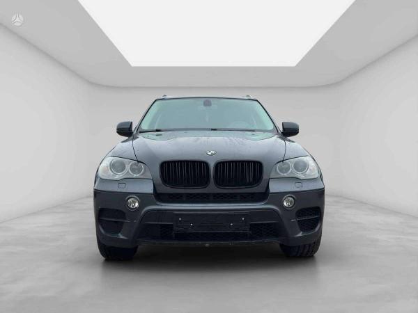 Pelēks BMW X5 2011 Kauņa, ar dzinēja tilpumu 3.00 L un nobraukumu 296 tūkst. km par 10990 €, foto 2 vietnē AUTOMOTO.COM.LV