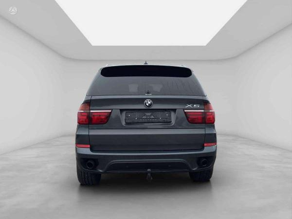 Pelēks BMW X5 2011 Kauņa, ar dzinēja tilpumu 3.00 L un nobraukumu 296 tūkst. km par 10990 €, foto 5 vietnē AUTOMOTO.COM.LV