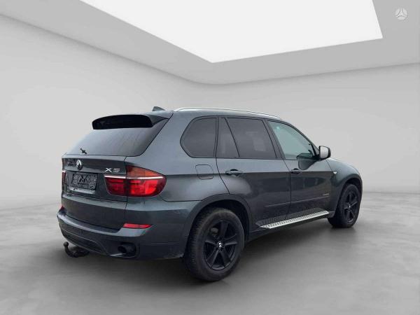 Pelēks BMW X5 2011 Kauņa, ar dzinēja tilpumu 3.00 L un nobraukumu 296 tūkst. km par 10990 €, foto 6 vietnē AUTOMOTO.COM.LV