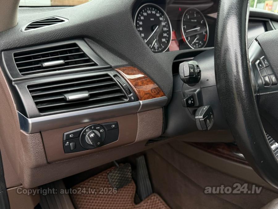 Pelēks BMW X5 2011 Tartu, ar dzinēja tilpumu 3.00 L un nobraukumu 320 tūkst. km par 9200 €, foto 13 vietnē AUTOMOTO.COM.LV