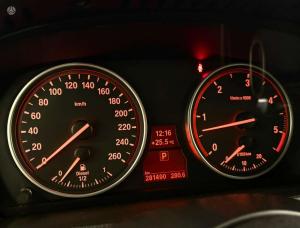 Grey BMW X5 2011 in Marijampole, with an engine capacity of 2.99 L and mileage of 285 thousand km for 10999 €, photo 4 on AUTOMOTO.COM.LV