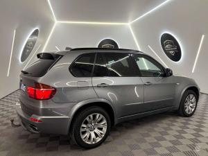 Grey BMW X5 2011 in Marijampole, with an engine capacity of 2.99 L and mileage of 285 thousand km for 10999 €, photo 7 on AUTOMOTO.COM.LV
