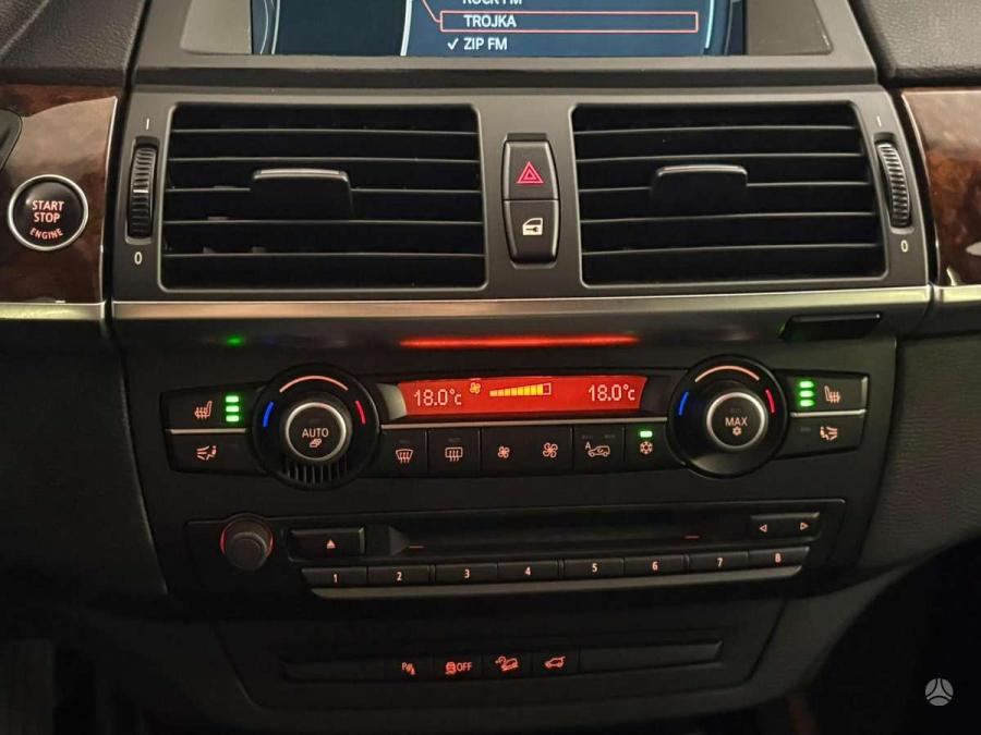 Grey BMW X5 2011 in Marijampole, with an engine capacity of 2.99 L and mileage of 285 thousand km for 10999 €, photo 13 on AUTOMOTO.COM.LV