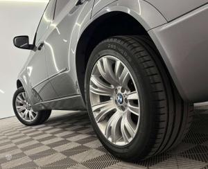 Grey BMW X5 2011 in Marijampole, with an engine capacity of 2.99 L and mileage of 285 thousand km for 10999 €, photo 20 on AUTOMOTO.COM.LV