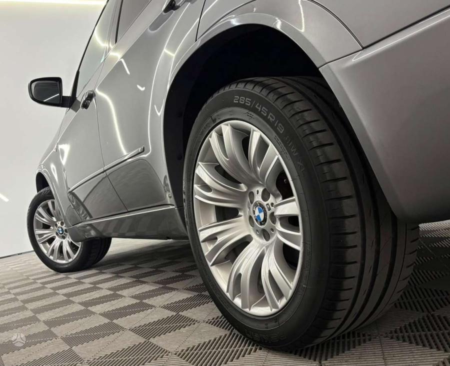 Grey BMW X5 2011 in Marijampole, with an engine capacity of 2.99 L and mileage of 285 thousand km for 10999 €, photo 20 on AUTOMOTO.COM.LV