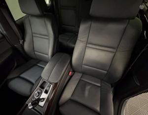 Grey BMW X5 2011 in Marijampole, with an engine capacity of 2.99 L and mileage of 285 thousand km for 10999 €, photo 21 on AUTOMOTO.COM.LV