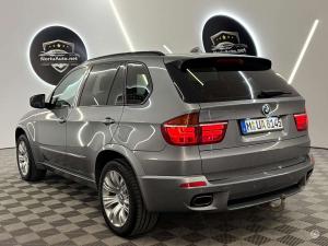 Grey BMW X5 2011 in Marijampole, with an engine capacity of 2.99 L and mileage of 285 thousand km for 10999 €, photo 28 on AUTOMOTO.COM.LV