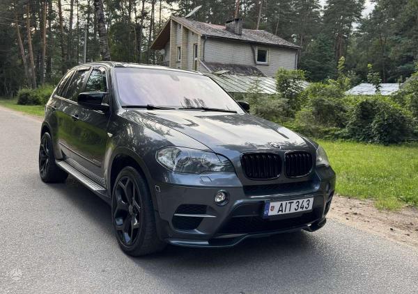 Grey BMW X5 2011 in Vilnius, with an engine capacity of 3.00 L and mileage of 346 thousand km for 9700 €, photo 2 on AUTOMOTO.COM.LV