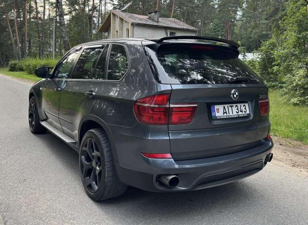Grey BMW X5 2011 in Vilnius, with an engine capacity of 3.00 L and mileage of 346 thousand km for 9700 €, photo 4 on AUTOMOTO.COM.LV