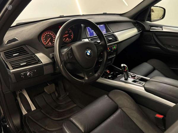 Grey BMW X5 2011 in Marijampole, with an engine capacity of 2.99 L and mileage of 363 thousand km for 9999 €, photo 2 on AUTOMOTO.COM.LV