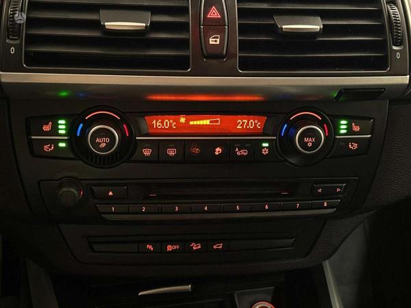 Grey BMW X5 2011 in Marijampole, with an engine capacity of 2.99 L and mileage of 363 thousand km for 9999 €, photo 5 on AUTOMOTO.COM.LV