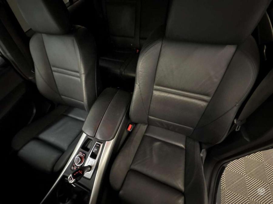 Grey BMW X5 2011 in Marijampole, with an engine capacity of 2.99 L and mileage of 363 thousand km for 9999 €, photo 7 on AUTOMOTO.COM.LV